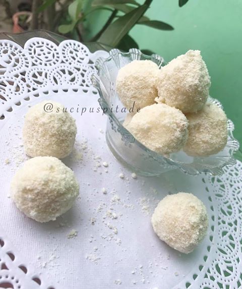 Coconut Ladoo (Manisan India) ~ Cake Enak