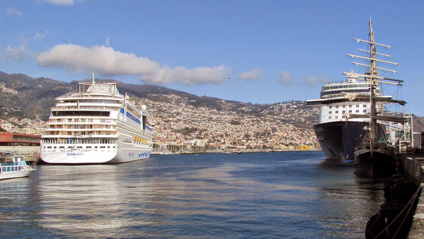 ships in Funchal port - Funchal Daily Photo