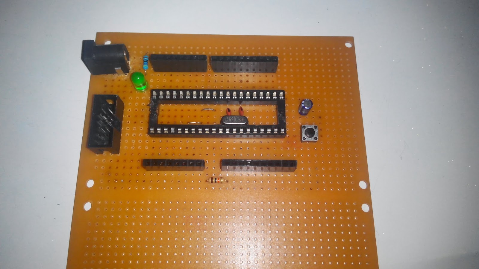CHIKA AINI PUTRI: SYSTEM MINIMUM MICROCONTROLLER (AVR: ATMEGA 16/32/8535)