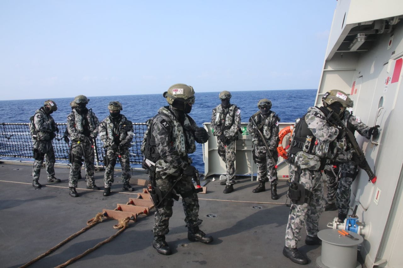 DEFENSE STUDIES: KRI RE Martadinata 331 Bersama HMAS Melbourne Gelar ...