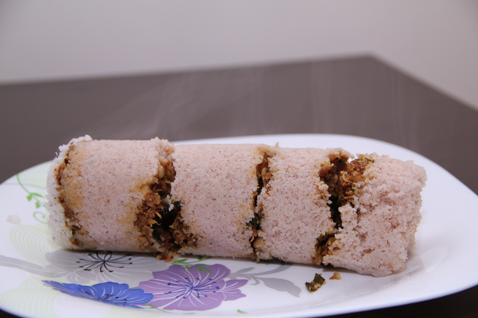 Sini's Menu.....The Kitchenmagic.....: Erachi Puttu (Steamed Rice Flour ...