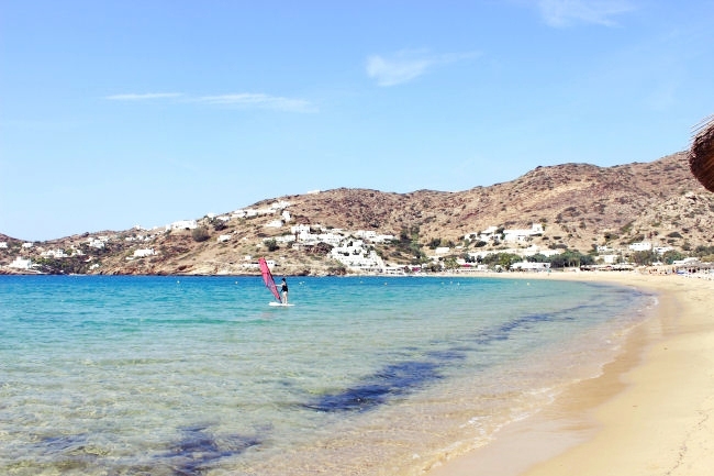 Mylopotas beach (Ios) + Far Out beach club | GLAM FAB HAPPY