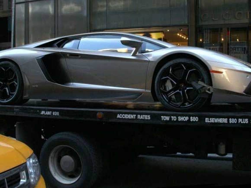 Blog do Marcello: Lamborghini Aventador: O Batmovel das horas vagas