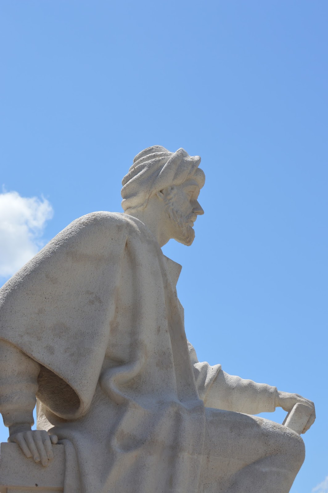 TUS CIENCIAS SOCIALES: ¿CONOCES A AVERROES (IBN RUSHD) Y SU OBRA?