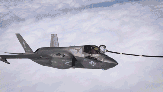 SNAFU!: This Gif of an F-35 struggling to take fuel from a C-130 helps ...