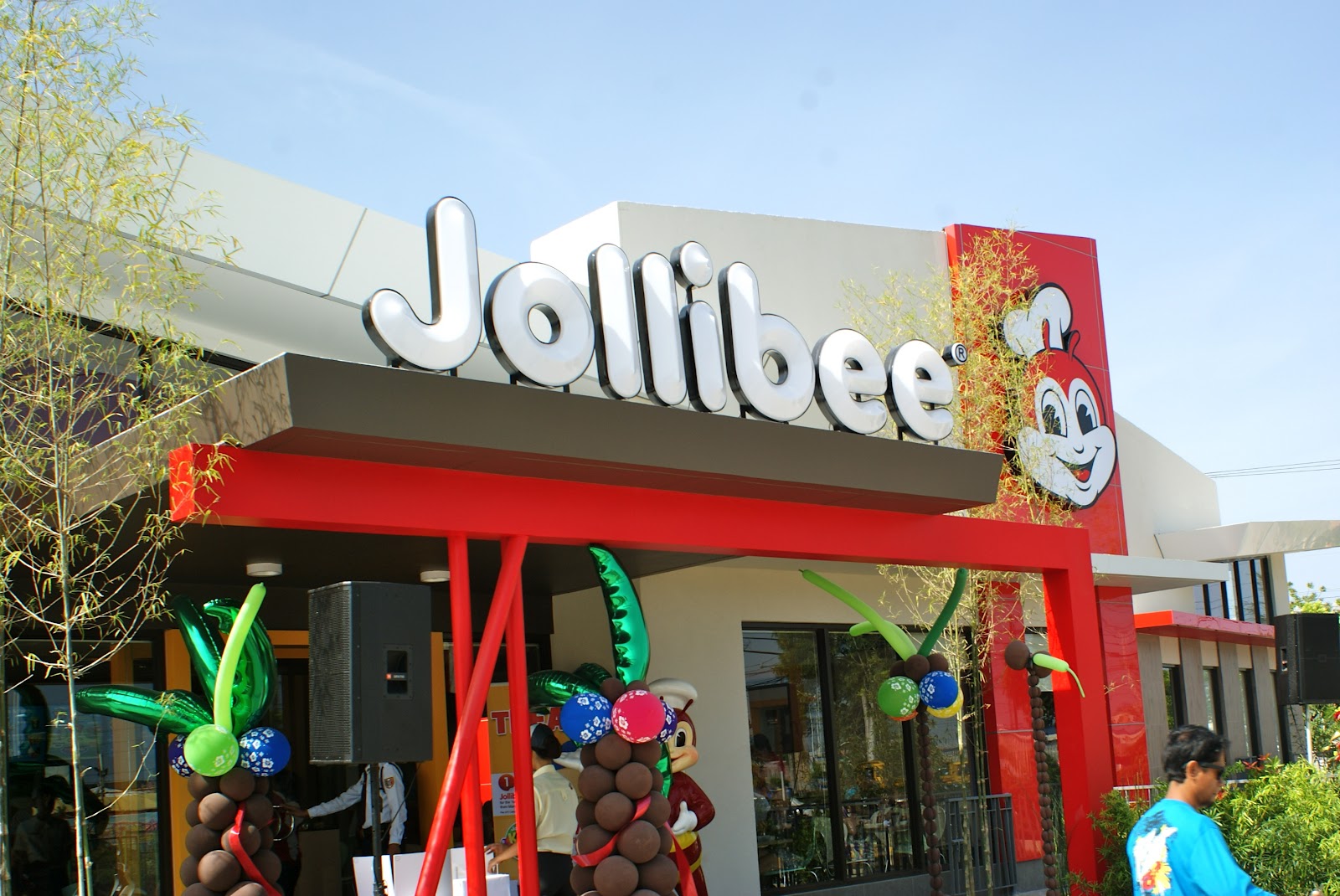 New Store: Jollibee opens at Parkmall