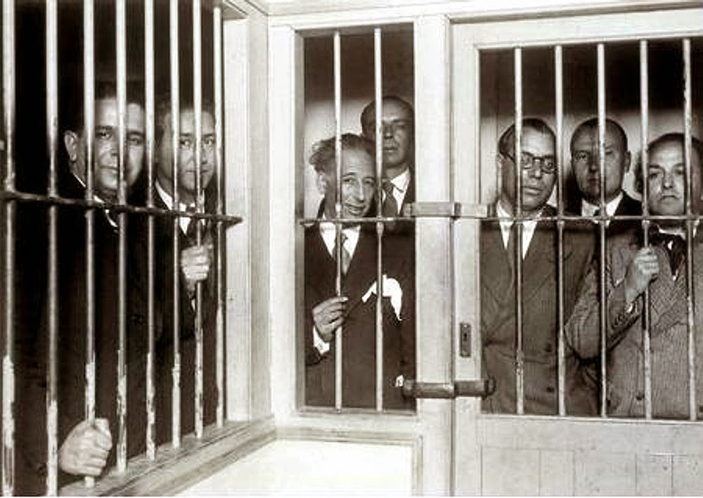 Saltimbanquiclicclic El Franquismo Y Los Atroces Crímenes De Lesa