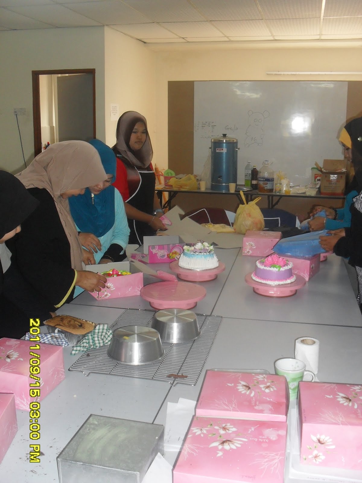 Kek Dan Pastri Citarasa Malaysia..100% HOMEMADE ..MUSLIM PRODUK ...