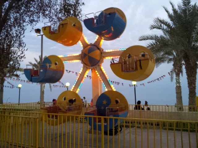 Life in Kuwait Blog: Rides and camels beside Magic Mall