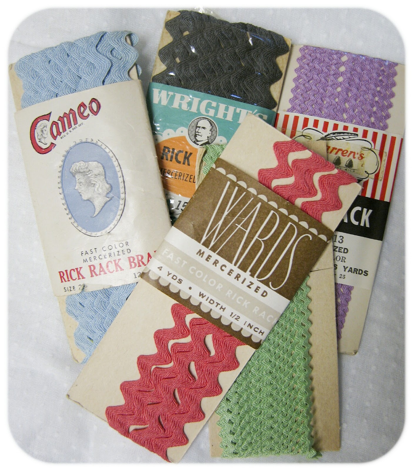 A Joyful Handmaiden: Crazy about Rick Rack!