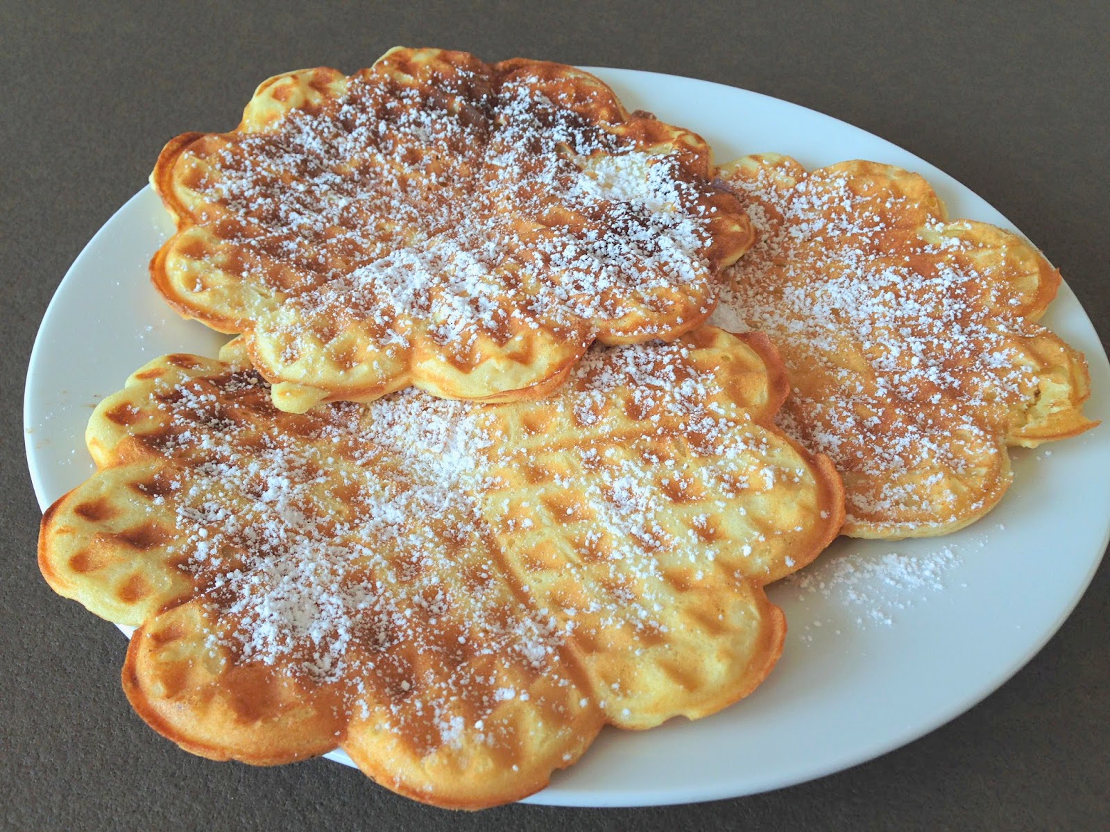 Pudica's Food Corner: My Mom's "Waffeln" (German style waffles)
