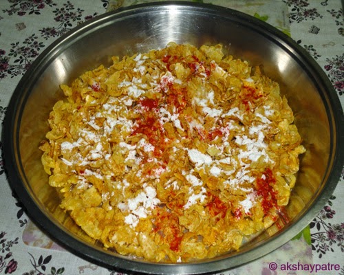 Vidyas Veg Recipes: Makai poha chivda - Corn flakes chiwda