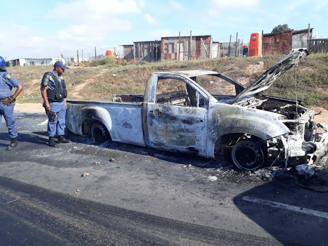 PORT ELIZABETH - VEHICLES TORCHED AS SERVICE DELIVERY PROTESTS CARRY ON ...