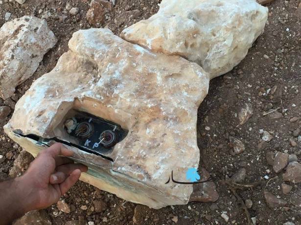 Levant War: Three images of Daesh IEDs disguised as rocks