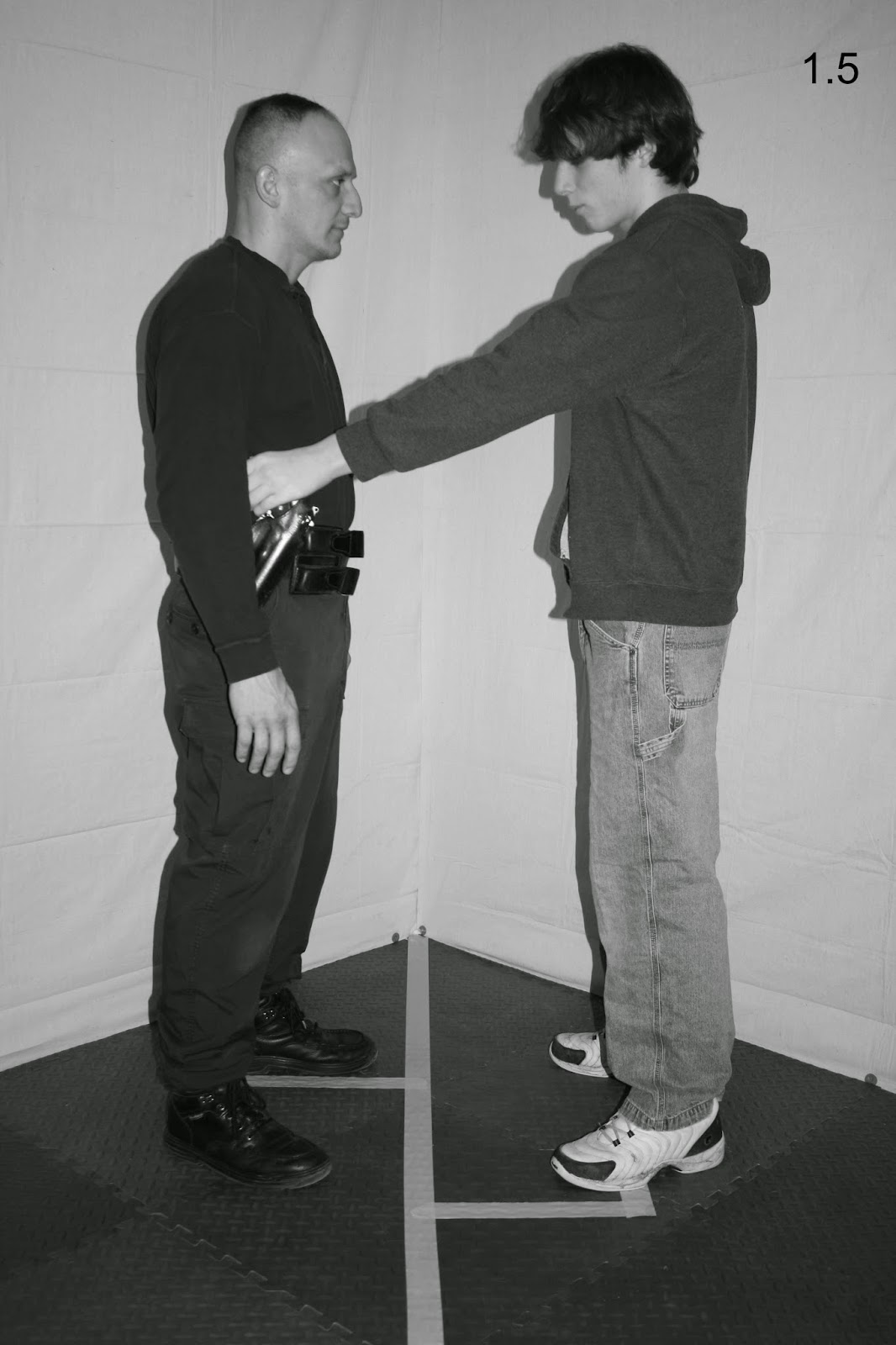 Righting Crime Fiction: A Writer's Guide to Fighting: The Ready Stance