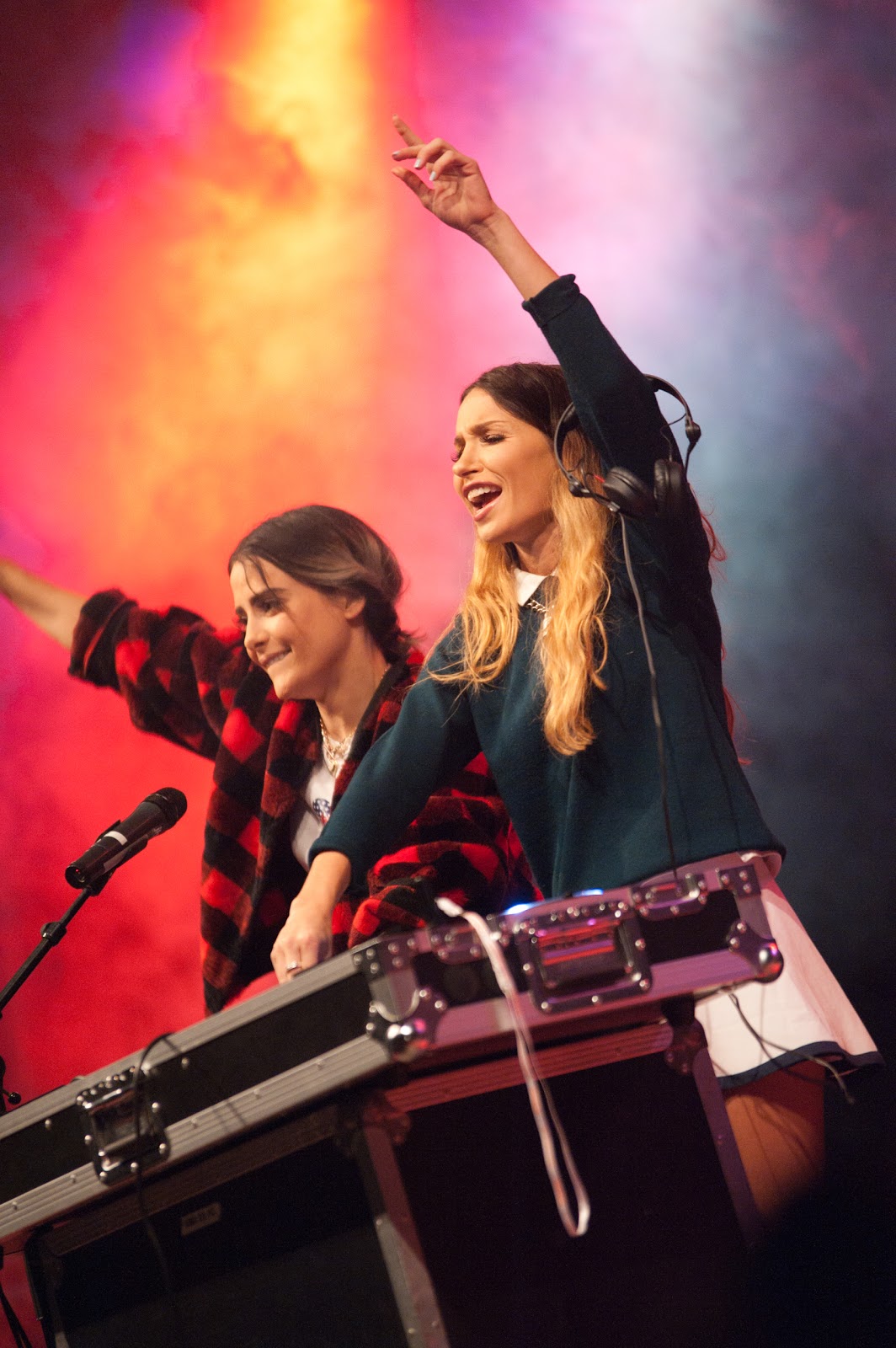 scandinavian.pop: Rebecca och Fiona