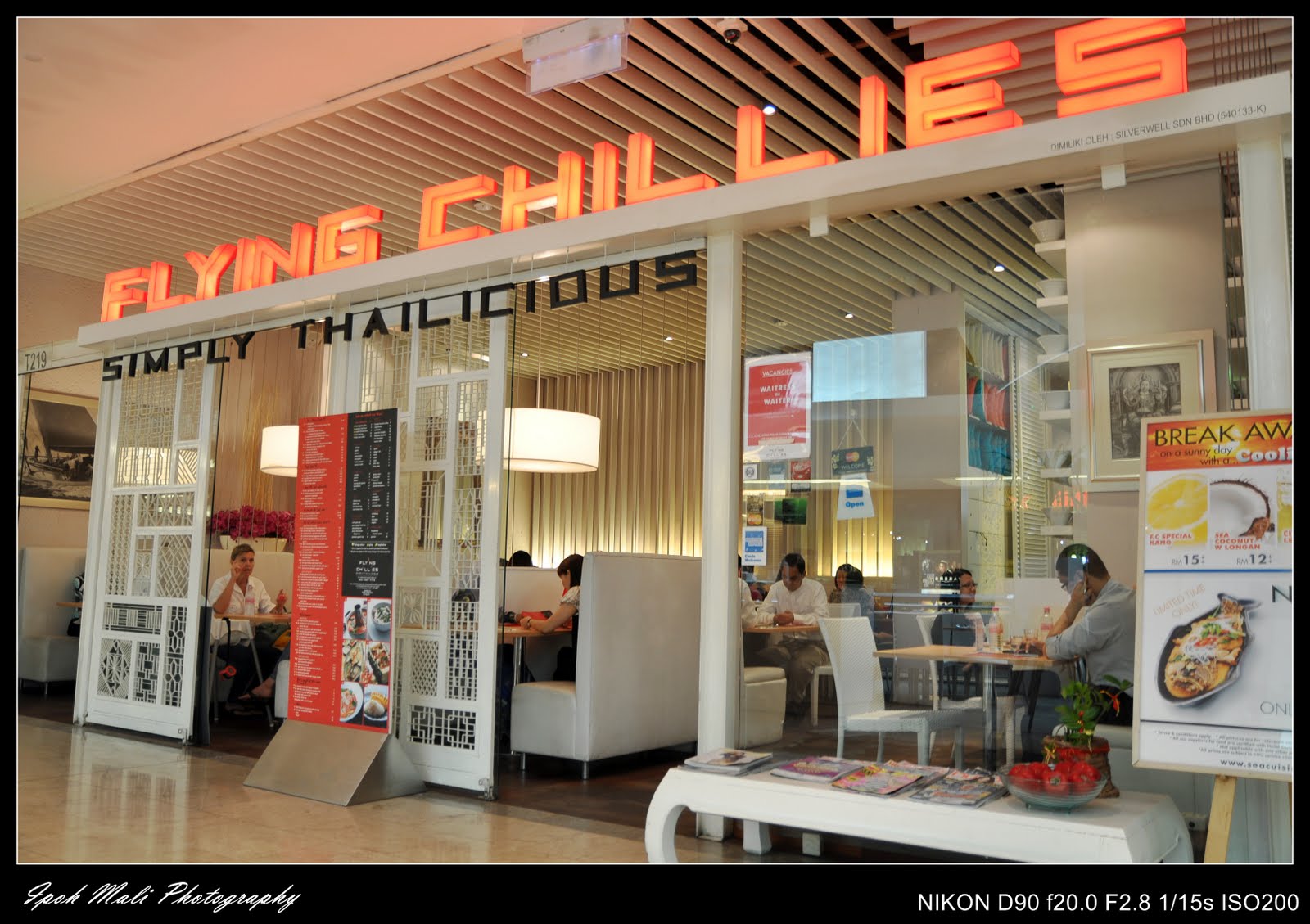 Ipoh Mali Photography: Flying Chillies at The Gardens