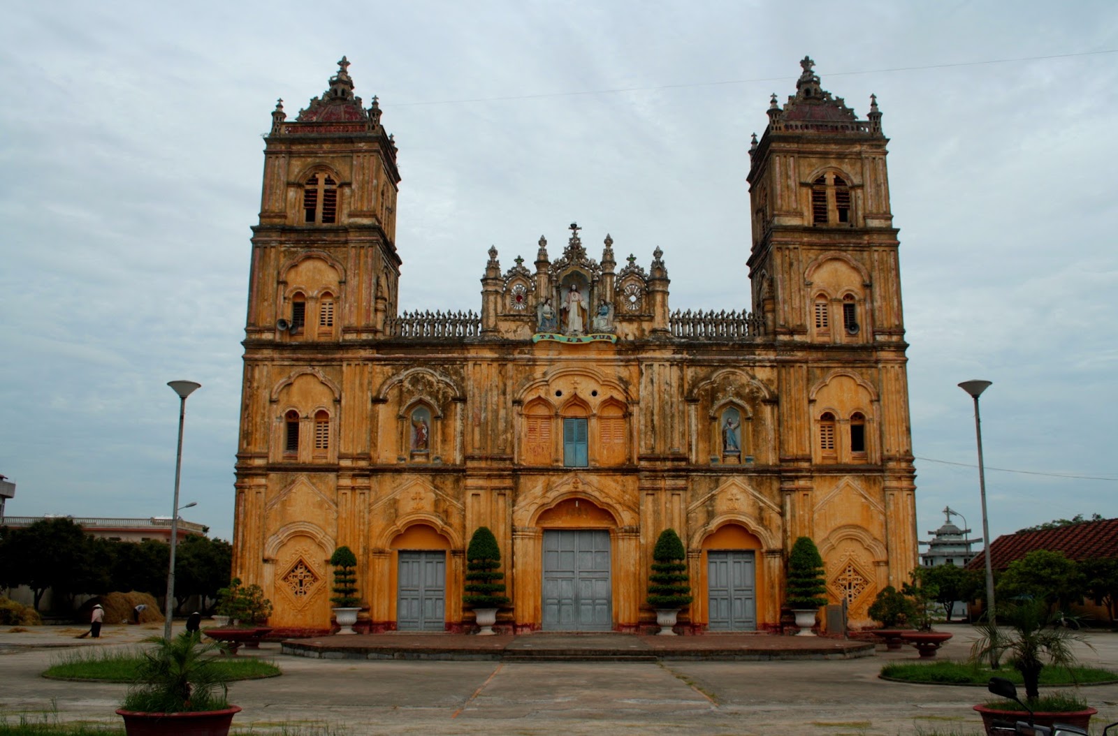 Nhà thờ chính tòa Bùi Chu