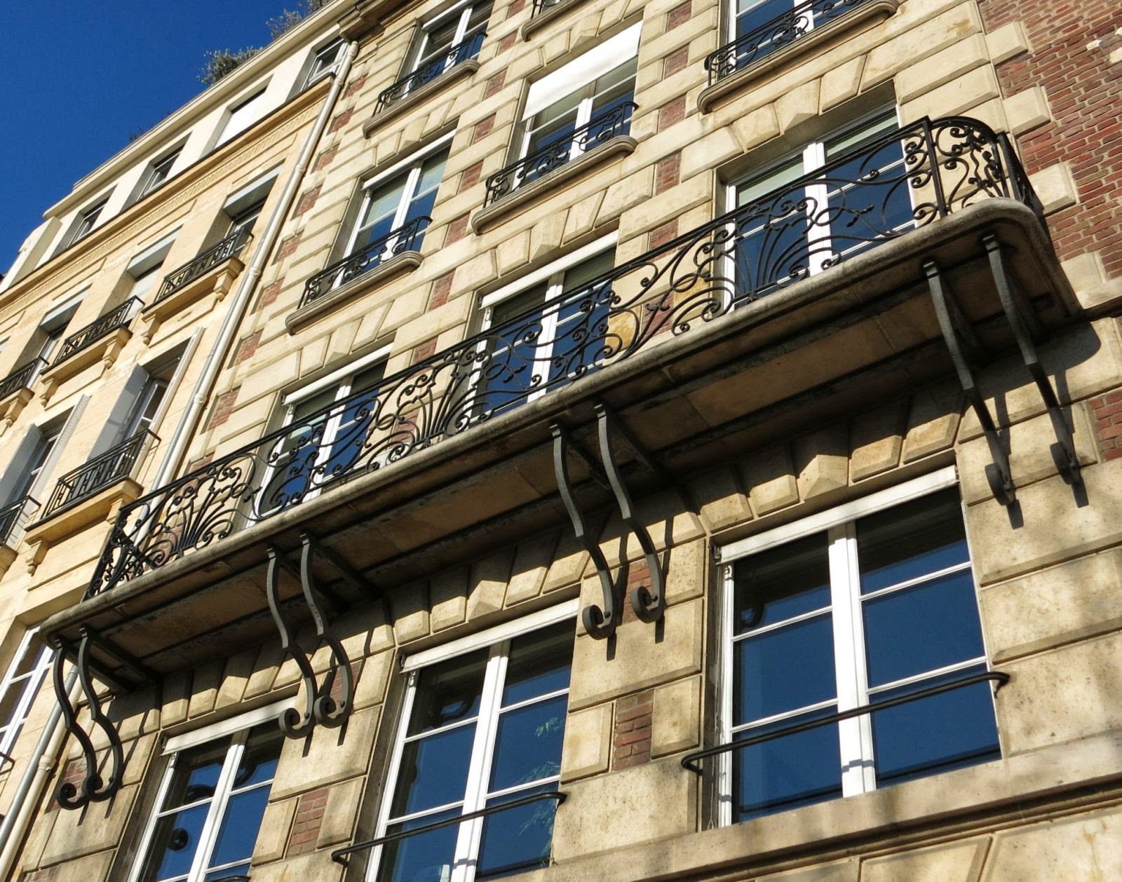 Combien ça porte ?: Balcons - Paris - Consoles métalliques