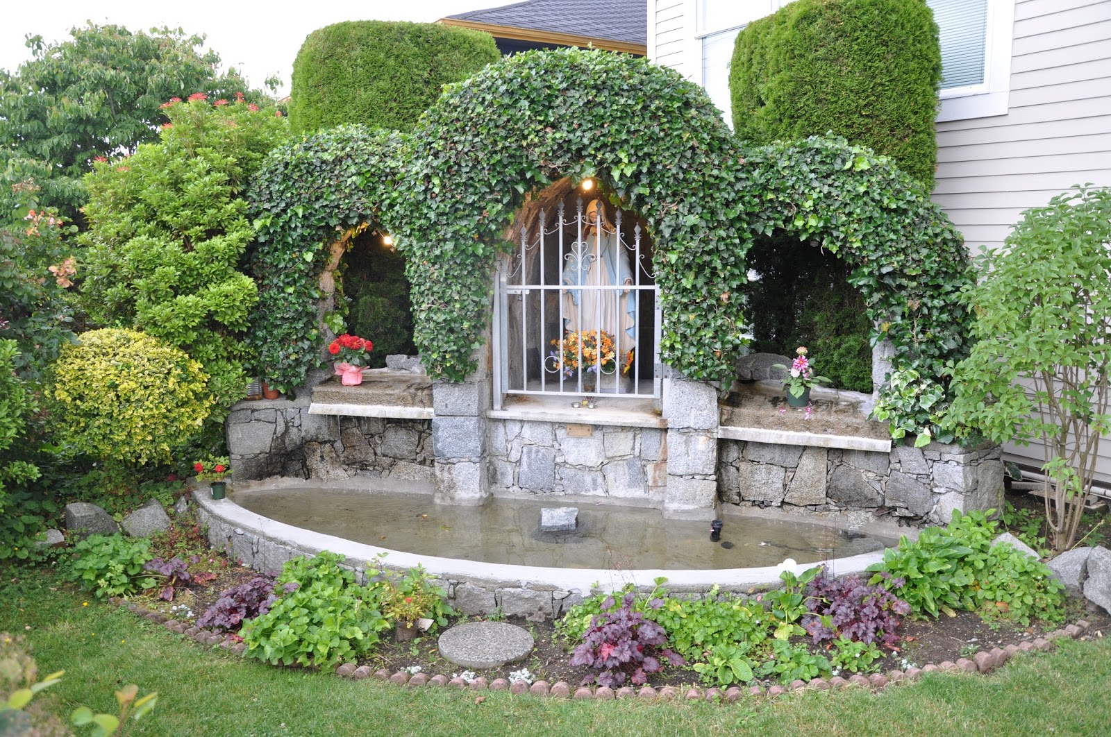 Orbis Catholicus Secundus: Lovely Example of a Marian Shrine