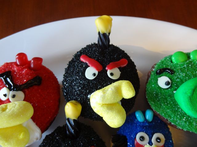 Mama Thompson: Angry Bird Cupcakes