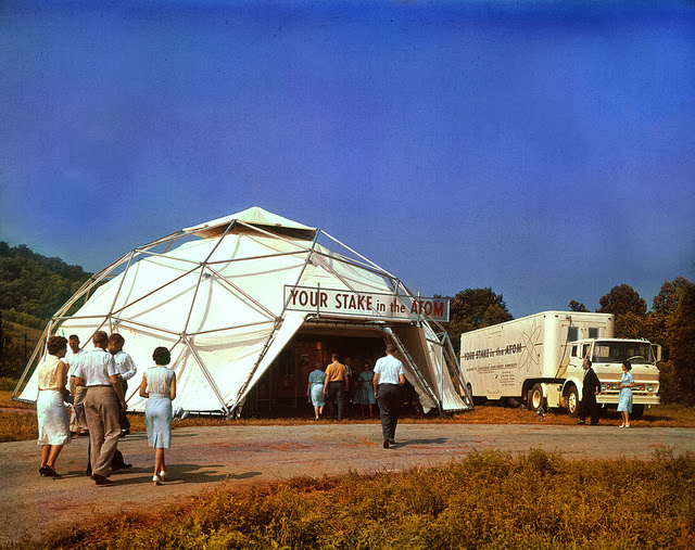 19 Wonderful Color Photographs That Capture Everyday Life in Oak Ridge ...