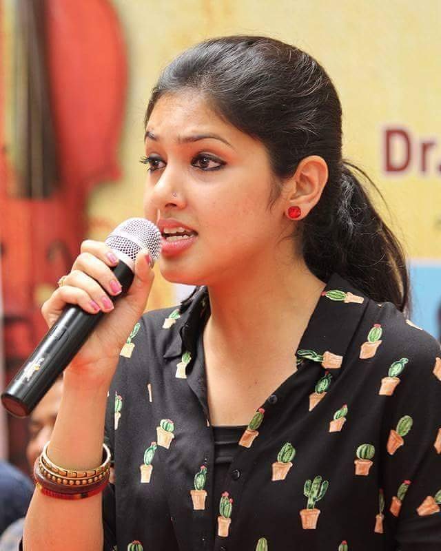 Actress Gayathri R Suresh Latest HD Photos 2018 - Cantik Sexy Hot