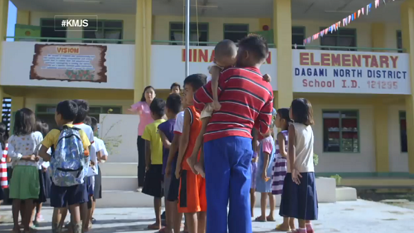 True story behind boy caring for disabled brother makes netizens cry