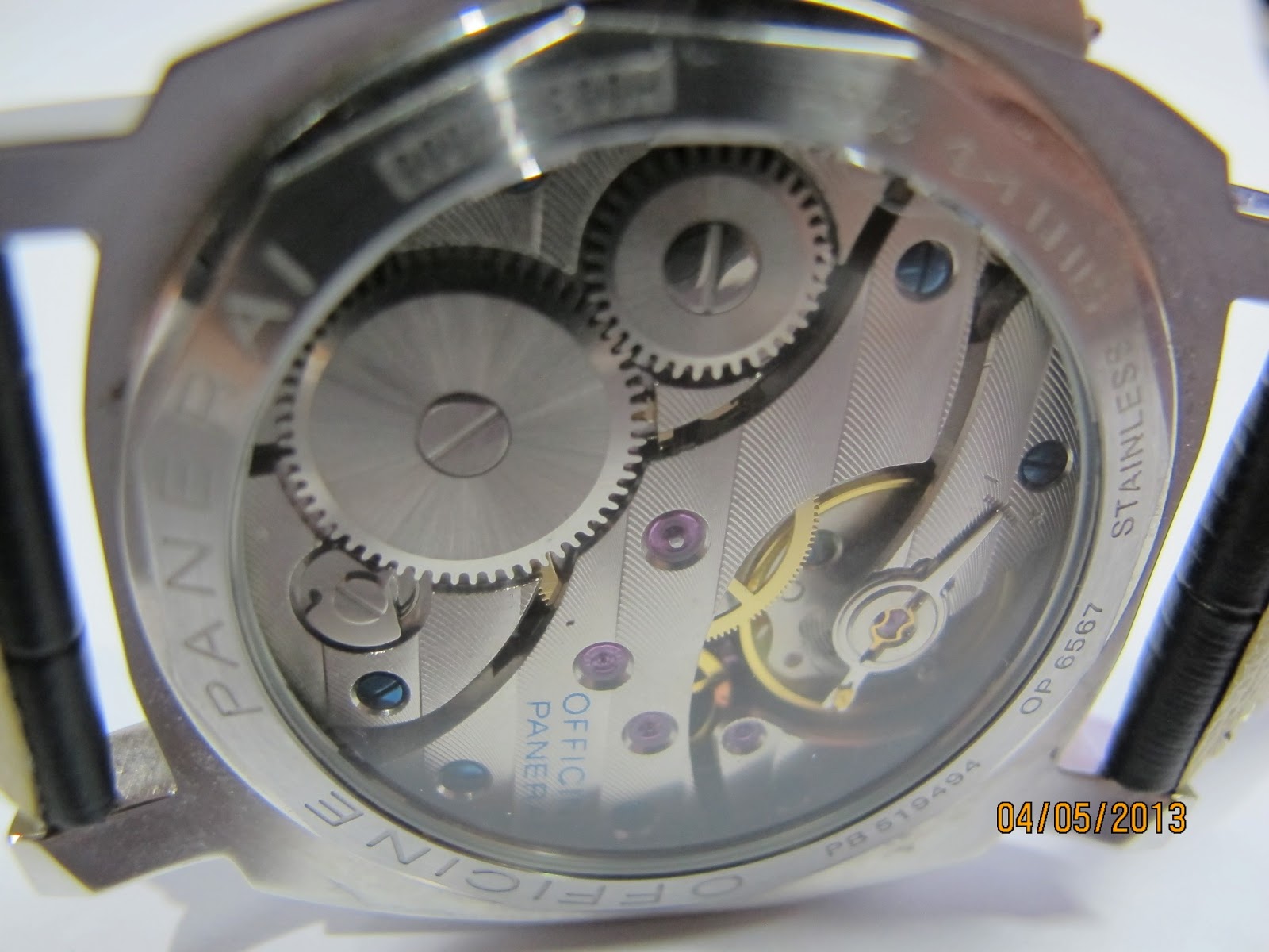 watchopenia: How to open a Panerai back case
