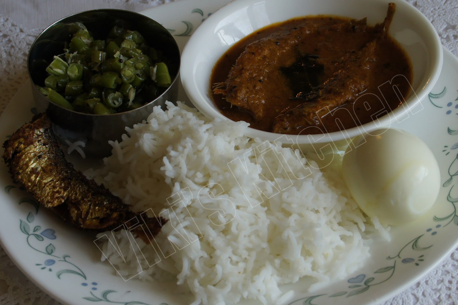 Viki 's Kitchen: Sardine fish curry