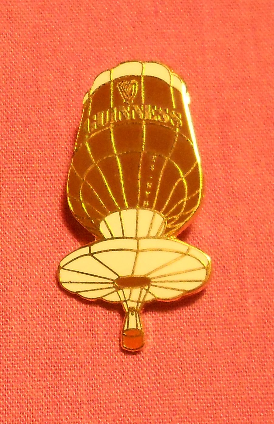 Guinness Collection: Labels, Carlton Ware, Wade, Gilroy, Doctors Books ...