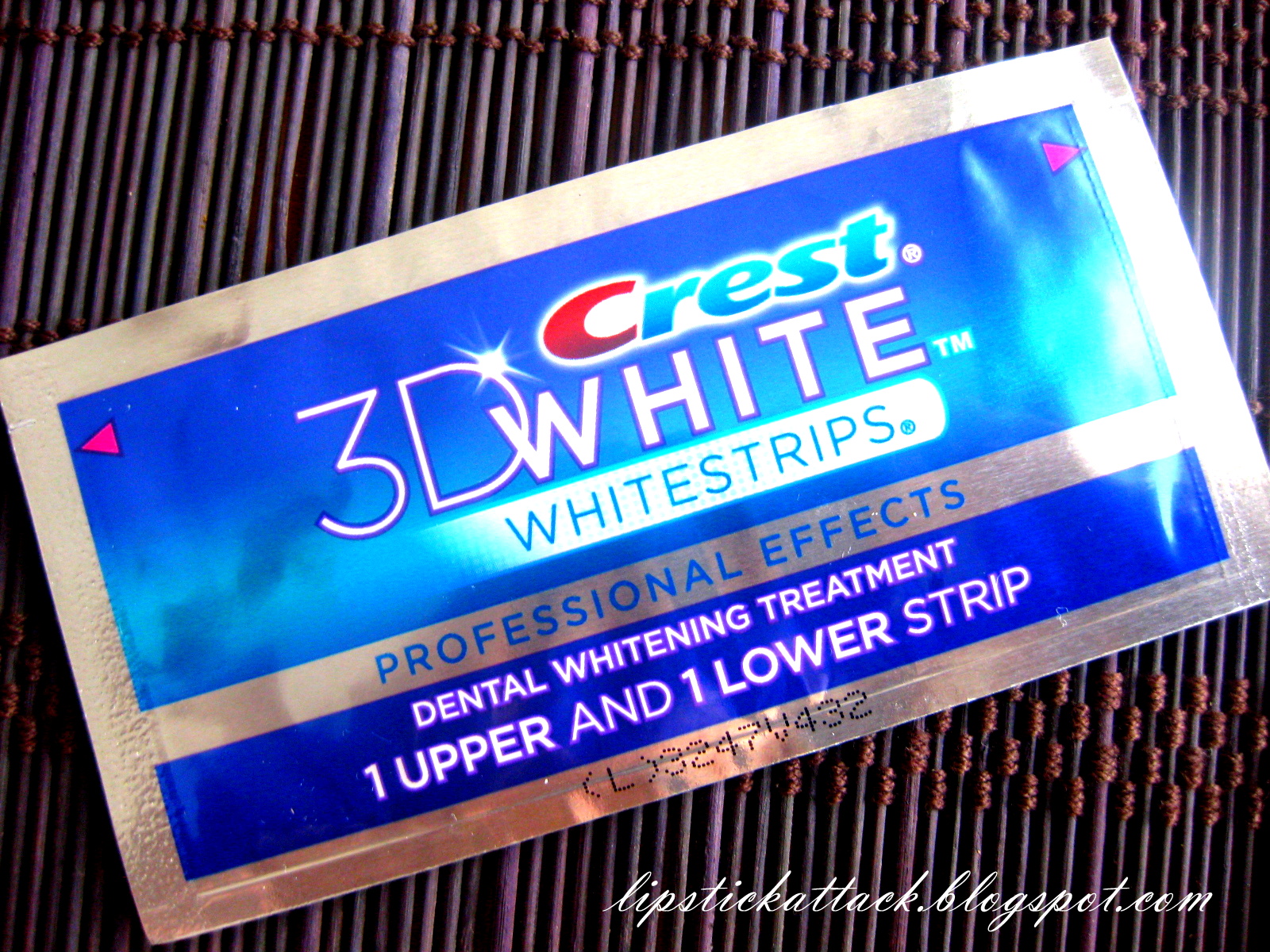 Lipstick Attack: Crest 3D White proffesional effects trakice