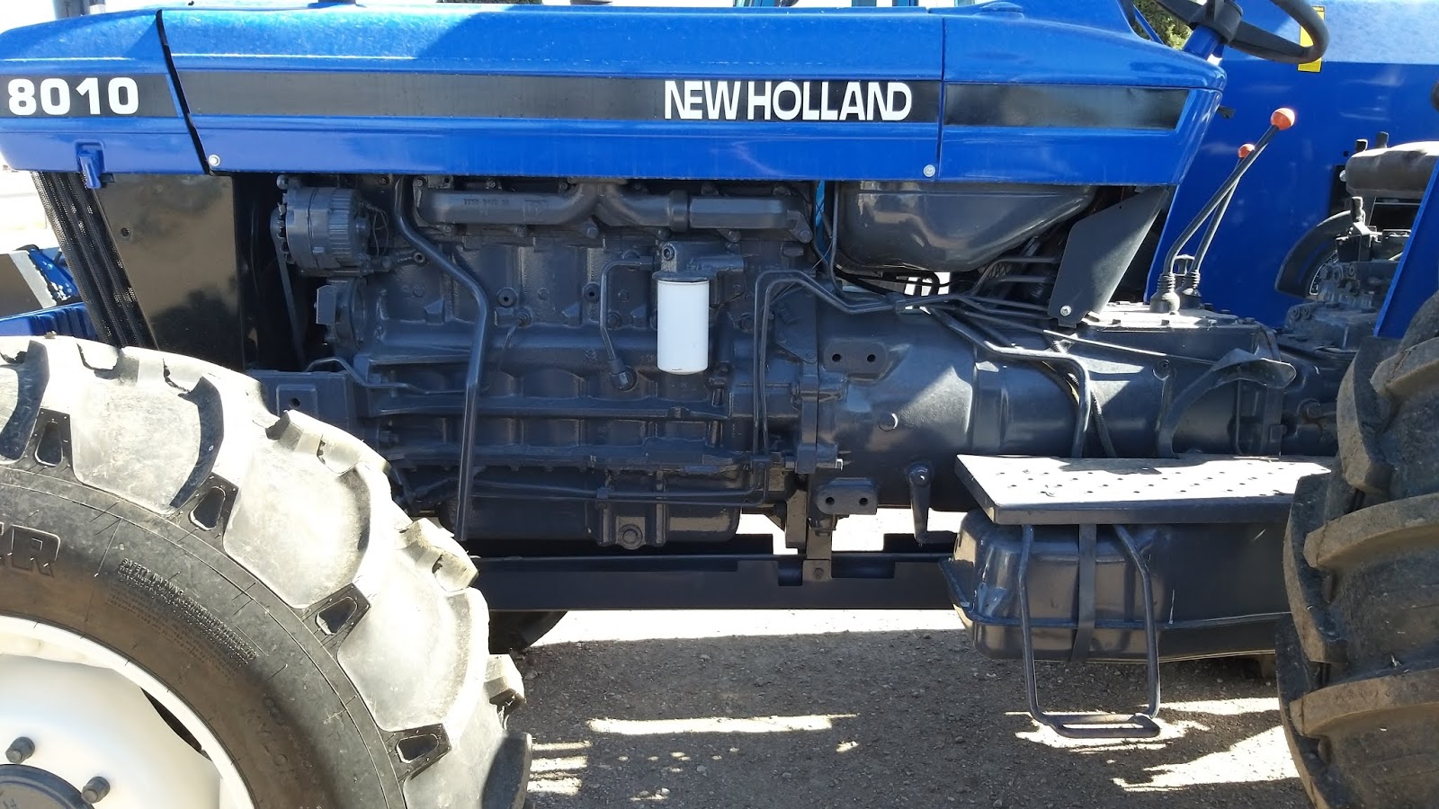 MAQUINARIA AGRICOLA INDUSTRIAL: Tractor New Holland 8010 4x4 $24,000 Dlls.