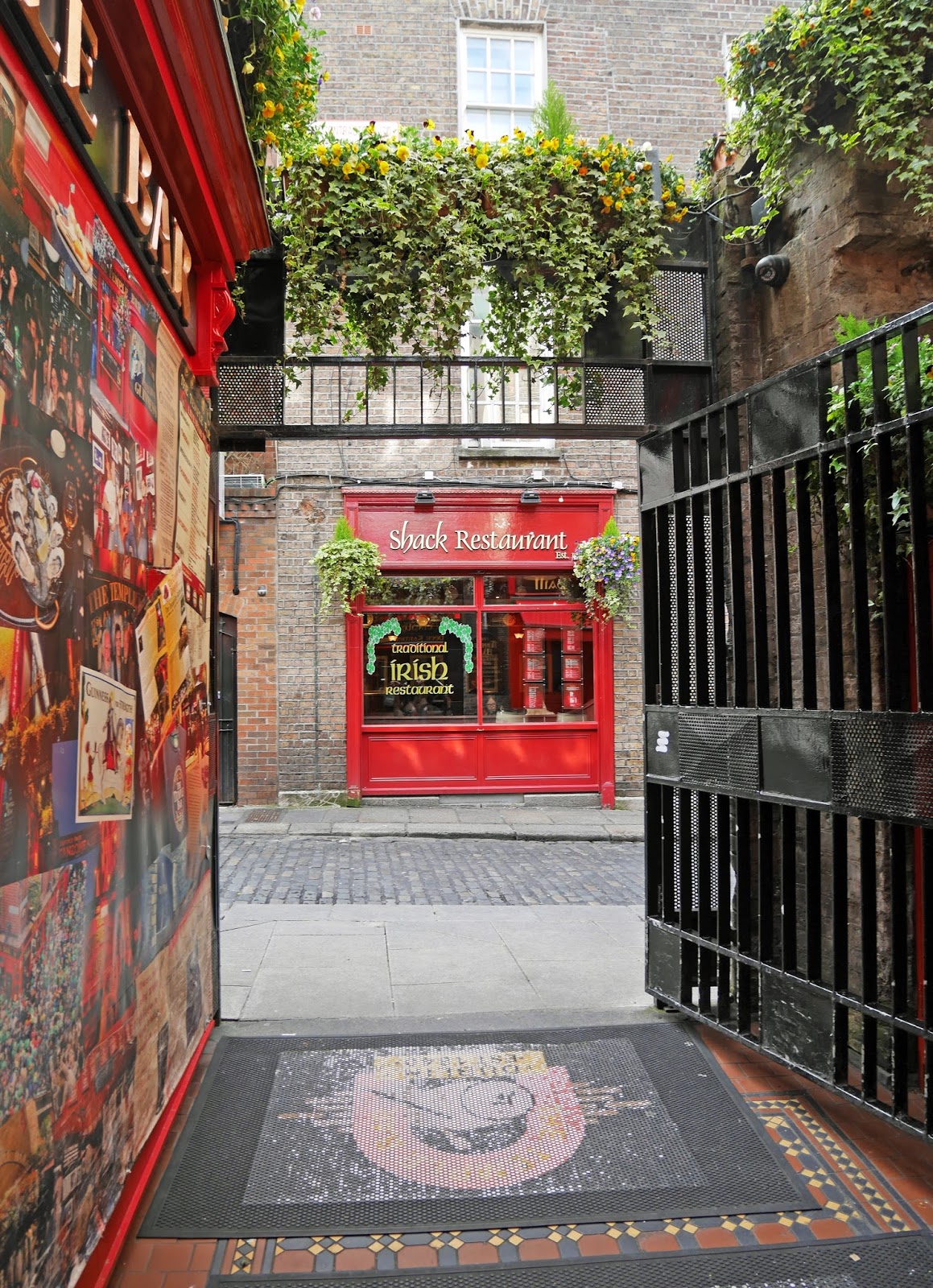 Exploring Temple Bar - Kat Masterson