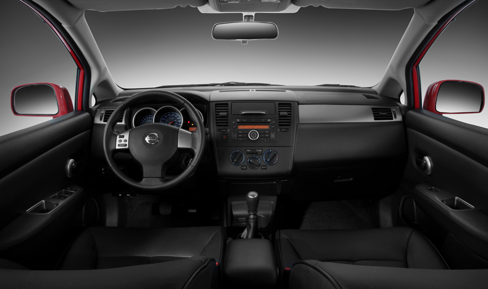 El Nissan Tiida suma más equipamiento a partir de julio : Autoblog ...