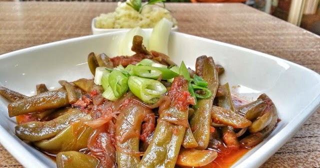 Loubieh Bi Zeit (Green Beans in oil) Recipe | Arabic Food Recipes