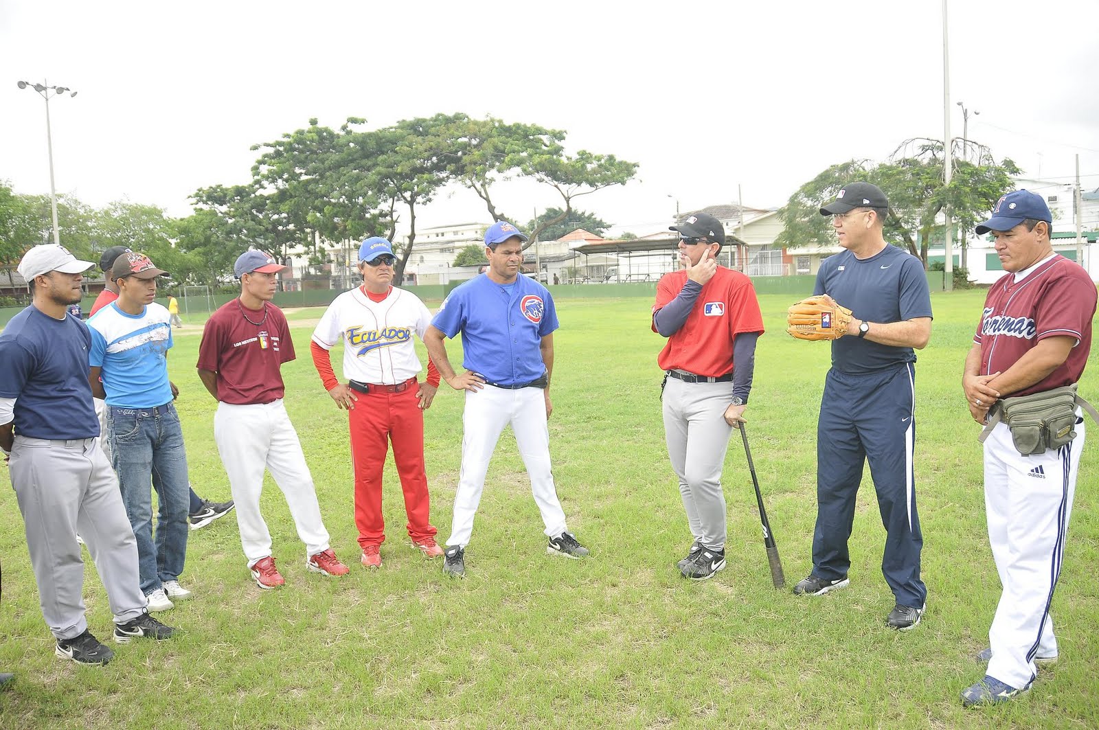 Fundamentosdelpitcheo: Major League Baseball en Ecuador