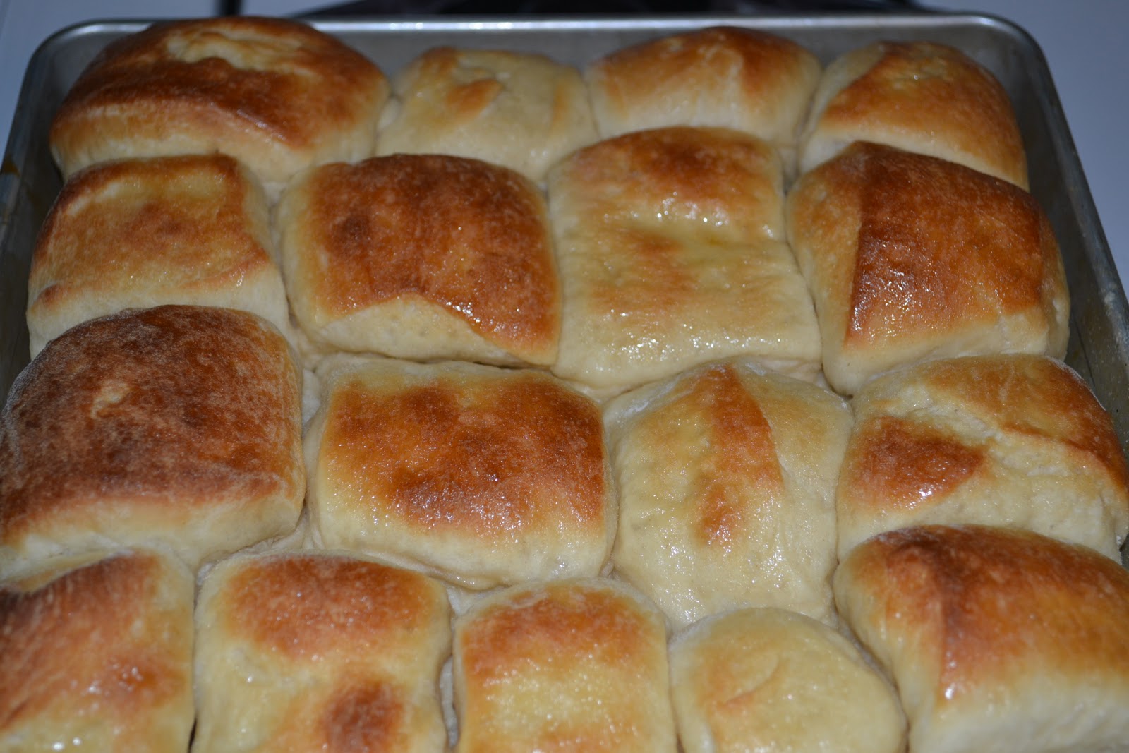 Mom's Fridge: Honey Butter Dinner Rolls (Bread Machine)