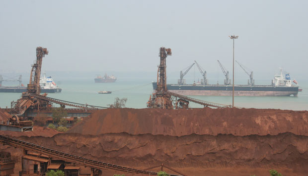 Anna's Globe: MINING BAN IN GOA BY NOVEMBER: CONGRESS GOVT. COMPLICIT ...