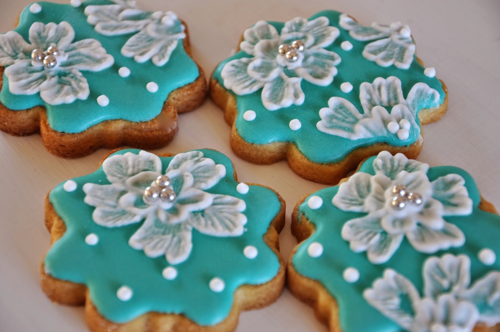 Teal biscuits with lace effect