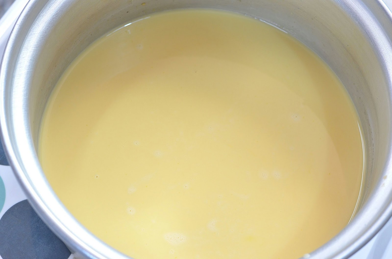 Amy Munirah: Resepi Kek Karamel Pelangi Versi Karamel Tebal