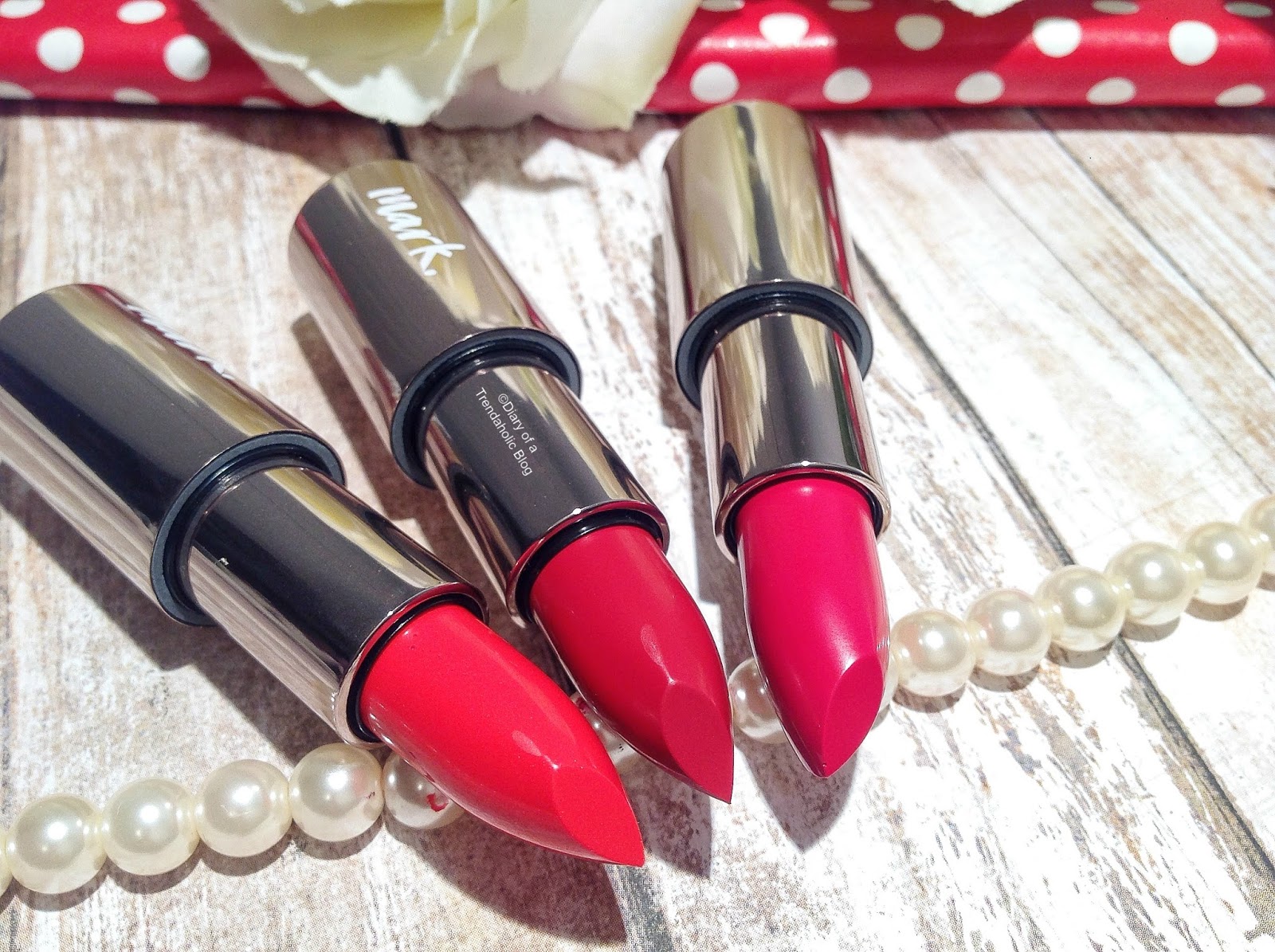 Diary of a Trendaholic : Mark Lipclick Full-Color Lipstick Review