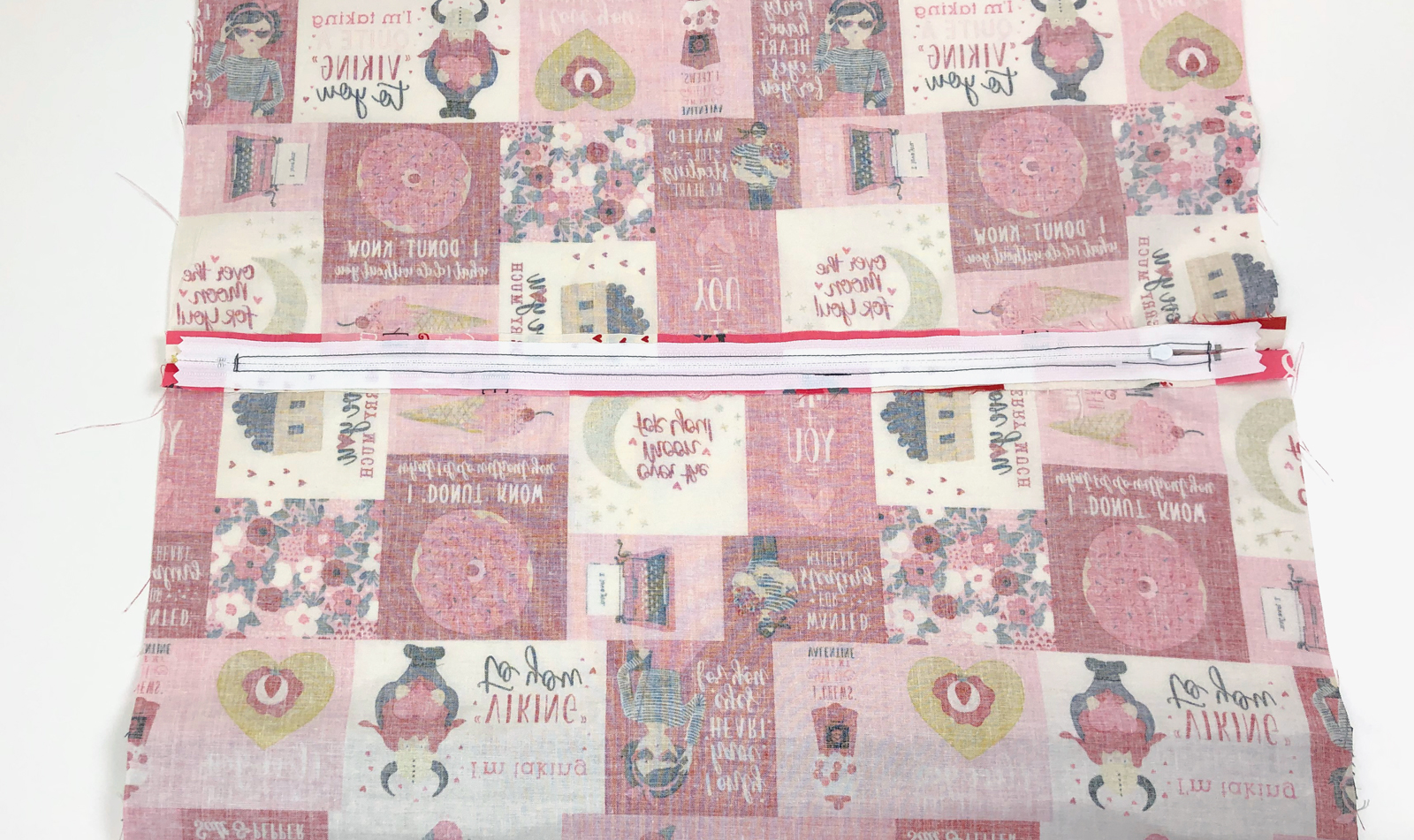 Pillow Cover with Invisible Seam Zipper Tutorial - Ameroonie Designs