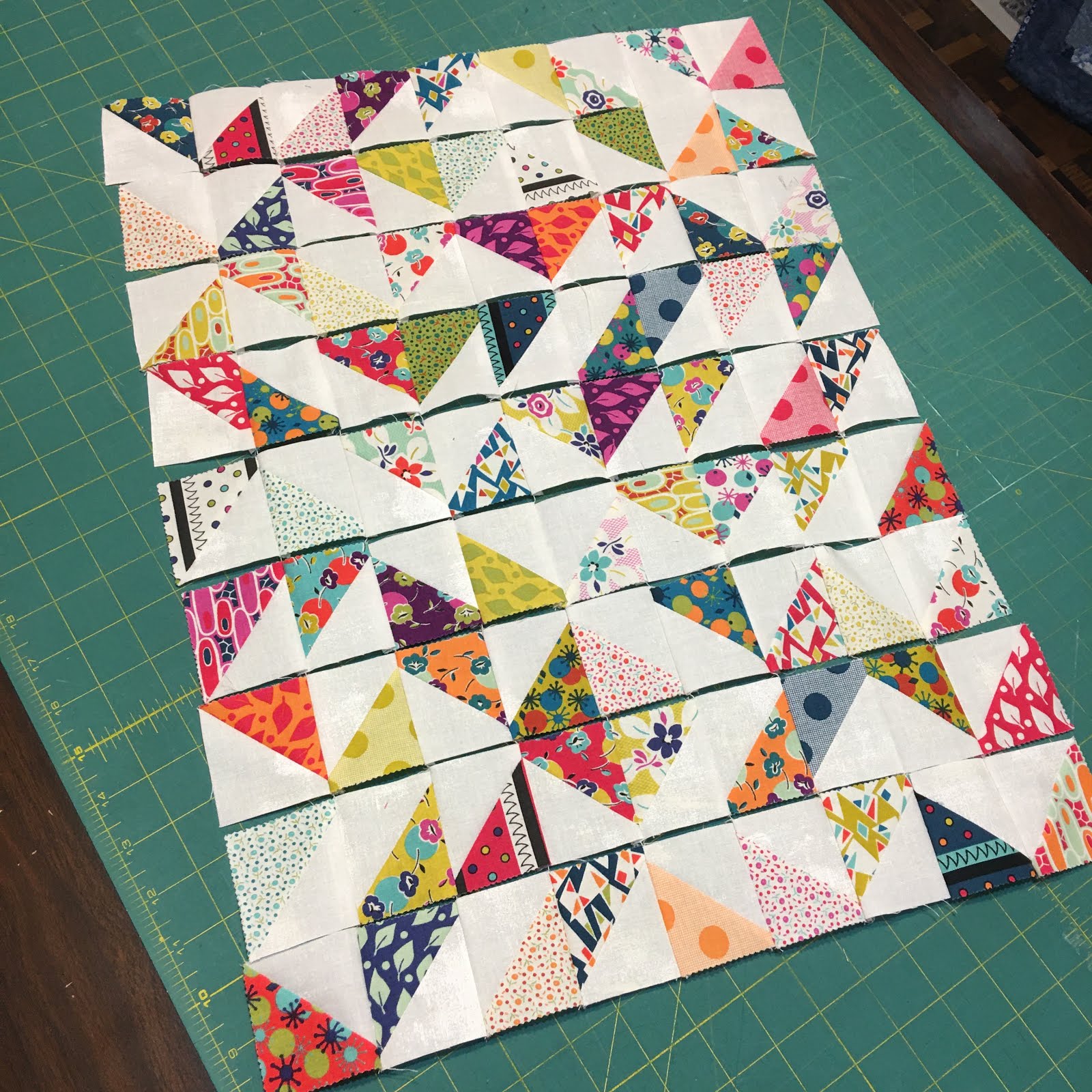 Grace and Peace Quilting: HST Shuffle Mini