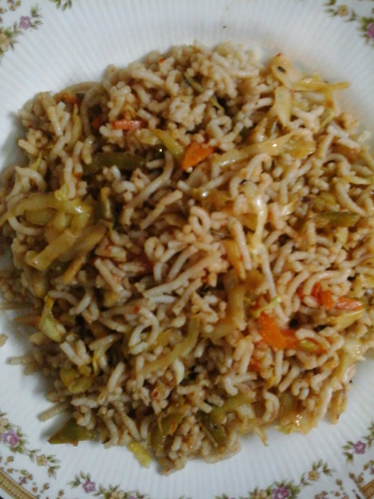 Sivappu Puzhungal Arisi Sevai - Par Boiled Red Rice Noodles