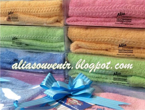 Souvenir Handuk Bordir 50x100 dgn Kotak Mika dan Pita Cantik