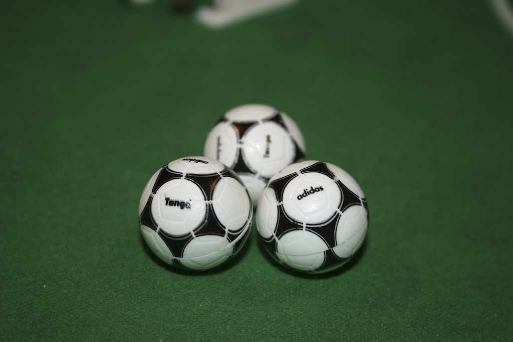SUBBUTEO NZ: Accessories 12 - Subbuteo Balls