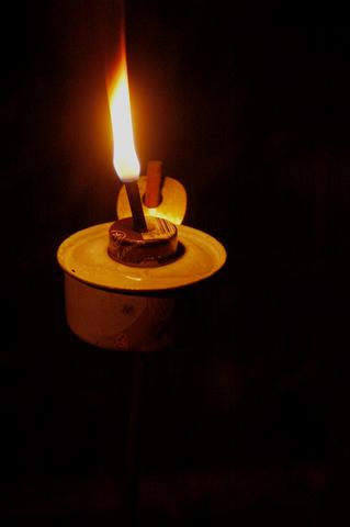 Si Poyo Mula Bercerita..: PASANG PELITA