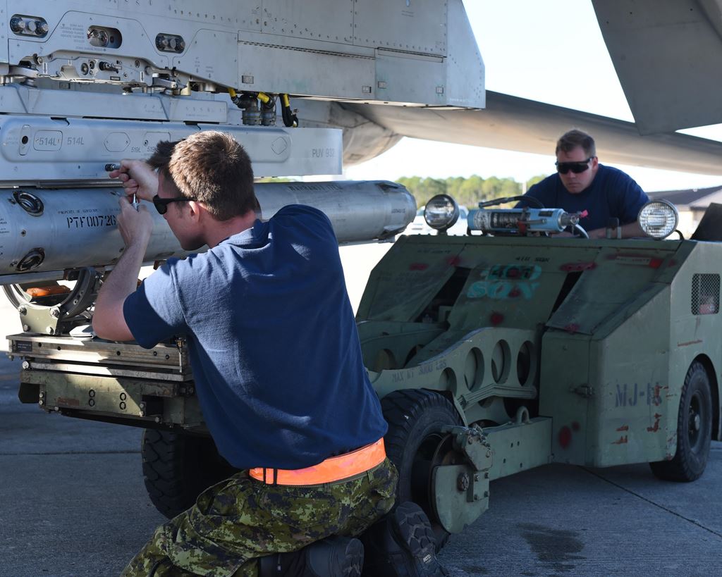 CANADIAN F18s TRAINING TO LAUNCH WEAPONS - Blog Before Flight ...