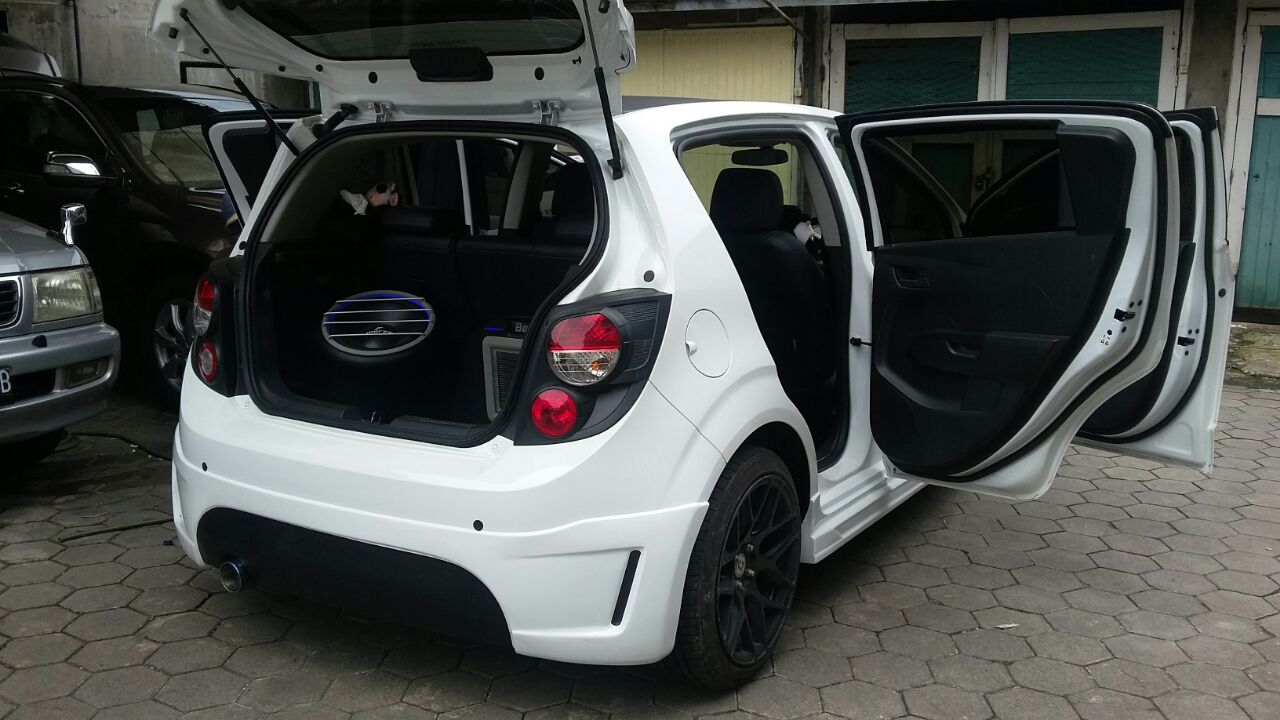AUTO MOBIL PRO MODIF MALANG: BODYKIT CHEVROLET AVEO
